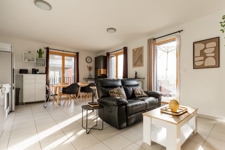 Emplacement Idéal Avec Garage Et Terrasse - Lyon