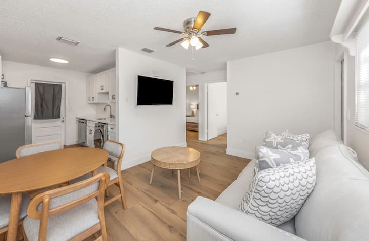 350 - Newly Remodeled 2 Bedroom 1 Bath In Dunedin - 더네딘