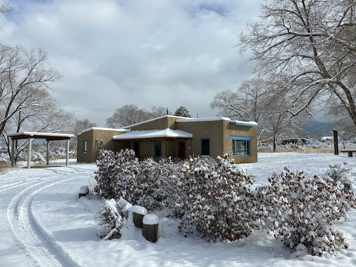 Adobe W/ Mountain Views - Taos, NM