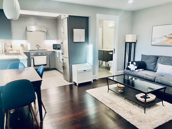 Charming Sunlit Patio Apartment In Lyon Village - Arlington, VA