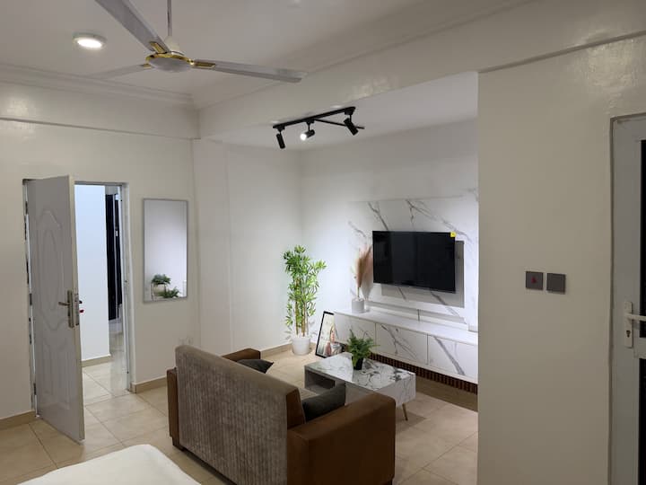 Deluxe Studio Unit With A Separate Kitchen - Accra