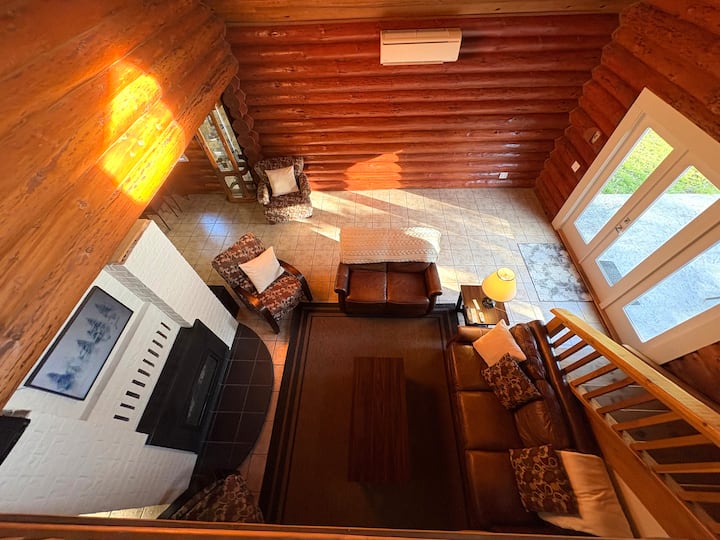 The Log House - Sunshine Coast