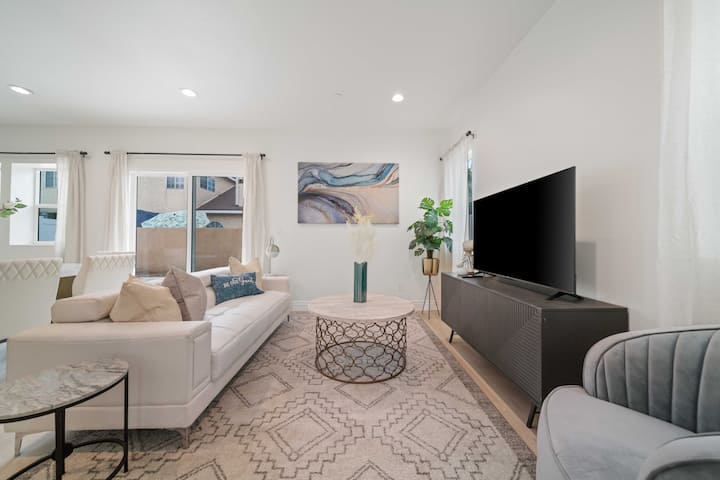 Fenced Yard | Stylish 3br Home In Lewis St S#42390 - Pomona, CA