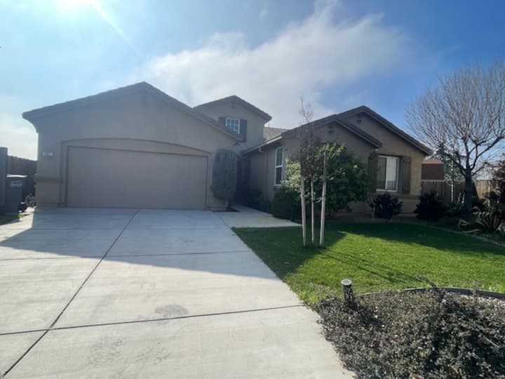 Cozy Retreat In The Heart Of The City - Merced, CA