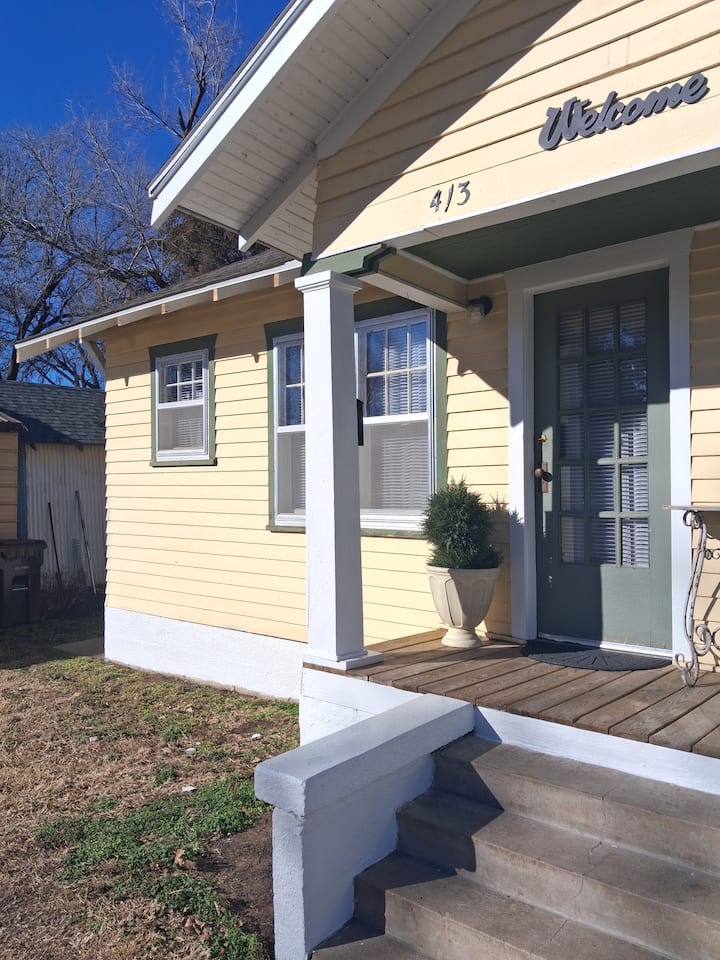 The Sutherland Cottage West - Lake Inman, KS