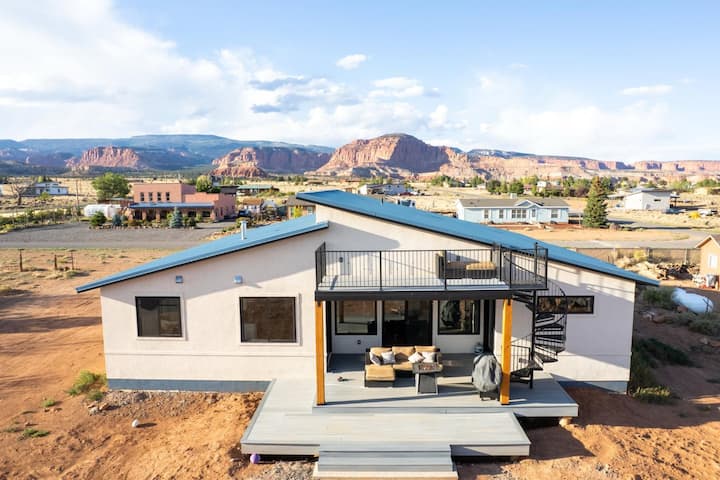 Luxury Modern 4 Bedroom House Near Capitol Reef Np - Torrey, UT