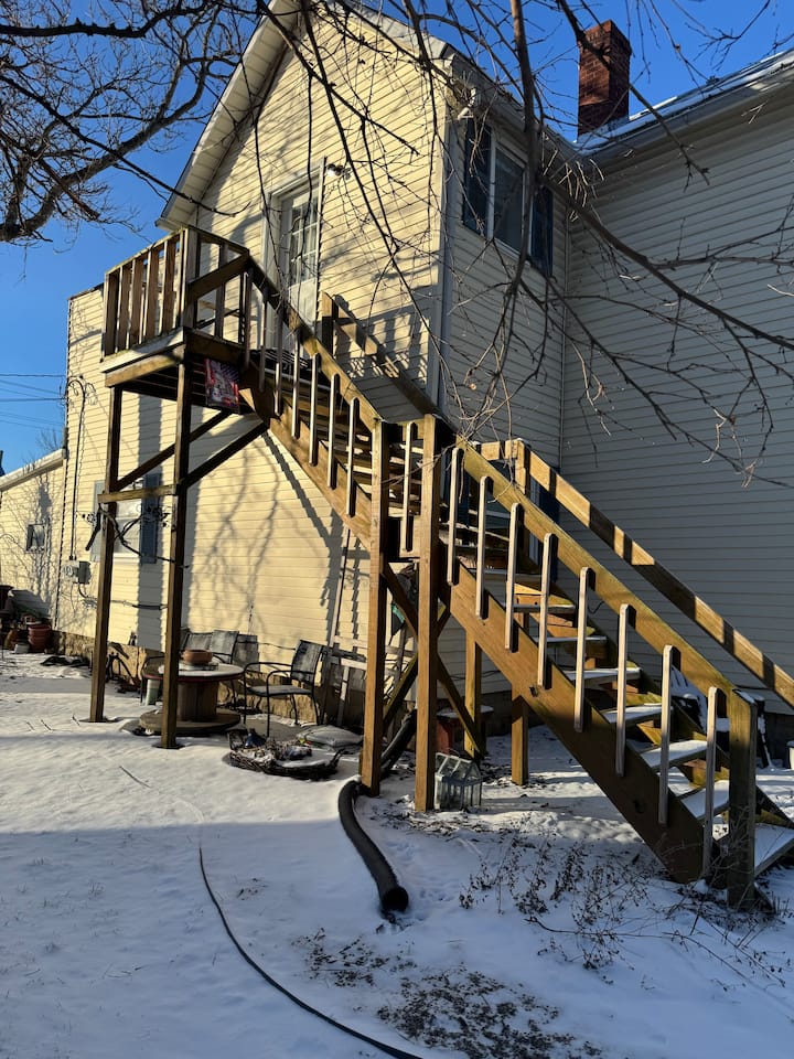 Upstairs Apartment Unit - Close To Campus - Bluffton, OH