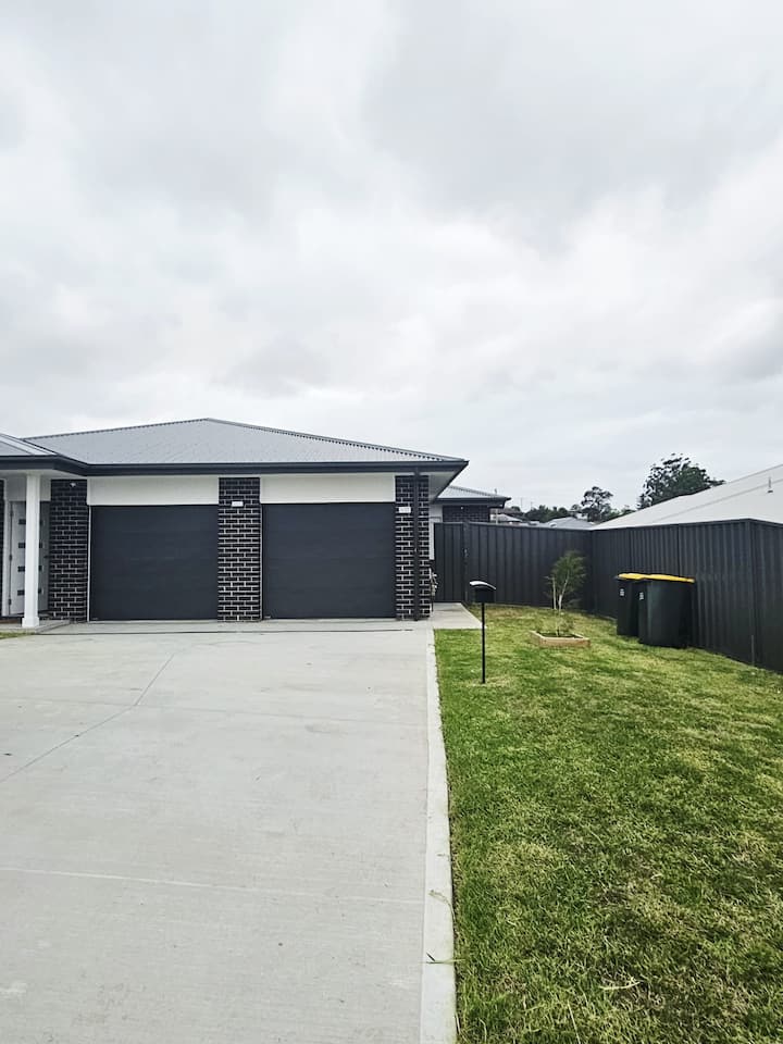 Brand New Home With Exotic View - Hinton