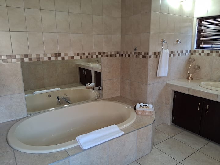 Tranquil Guesthouse In The Heart Of Klerksdorp - Klerksdorp
