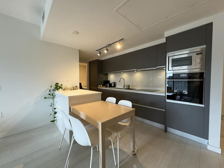 Modern Unit Near Mt Pleasant/olympic Village - Vancouver
