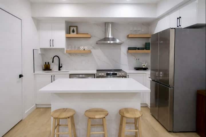 The Cozy Corner | Private Basement Suite - Edmonton