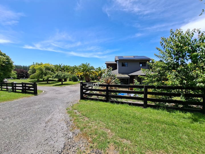 Shakan Bnb 
Lifestyle Block Relaxation In Kinloch - Lake Taupo