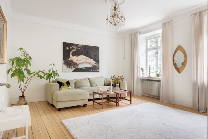 Sekelskifteslägenhet På 92 Kvm,centralt Läge! - 馬爾默