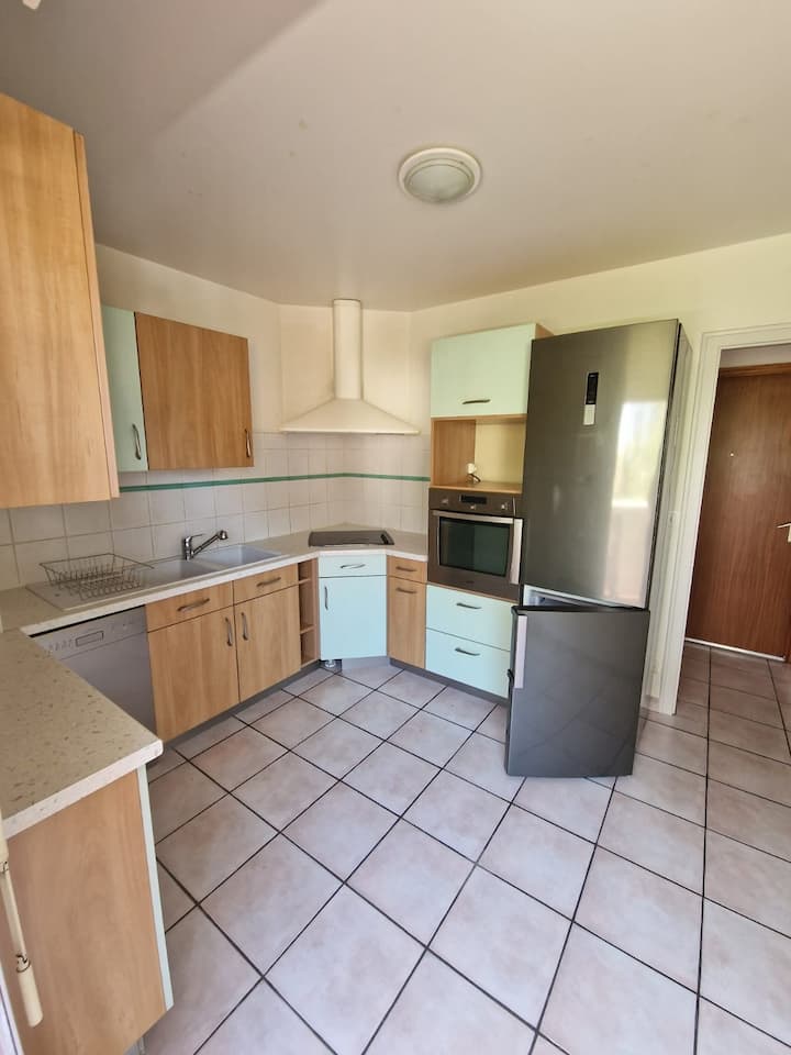 Grande Chambre Lumineuse Avec Balcon – Confort - Geneva