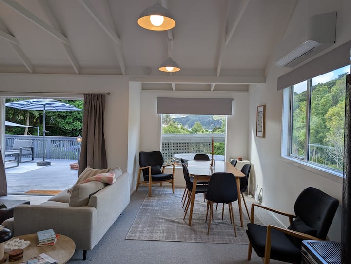 Akaroa Streamside Retreat • Hot Tub • Valley Views - Akaroa