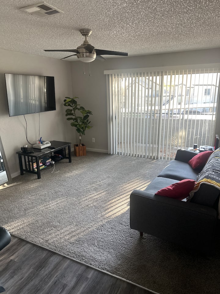 Cozy One Bedroom With All The Amenities! - Las Vegas
