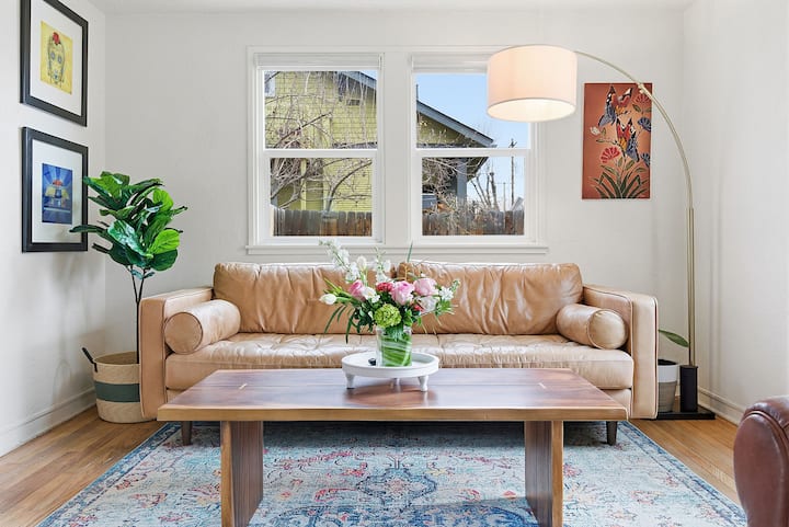 Cozy, Stylish Bungalow In Downtown Prineville - Prineville, OR