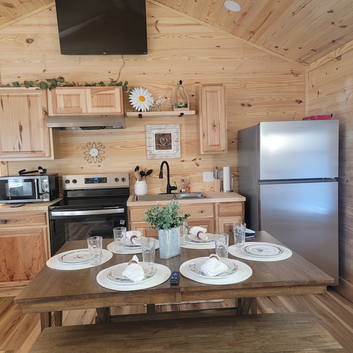 The White Daisy Cabin On The Lake - Granbury, TX