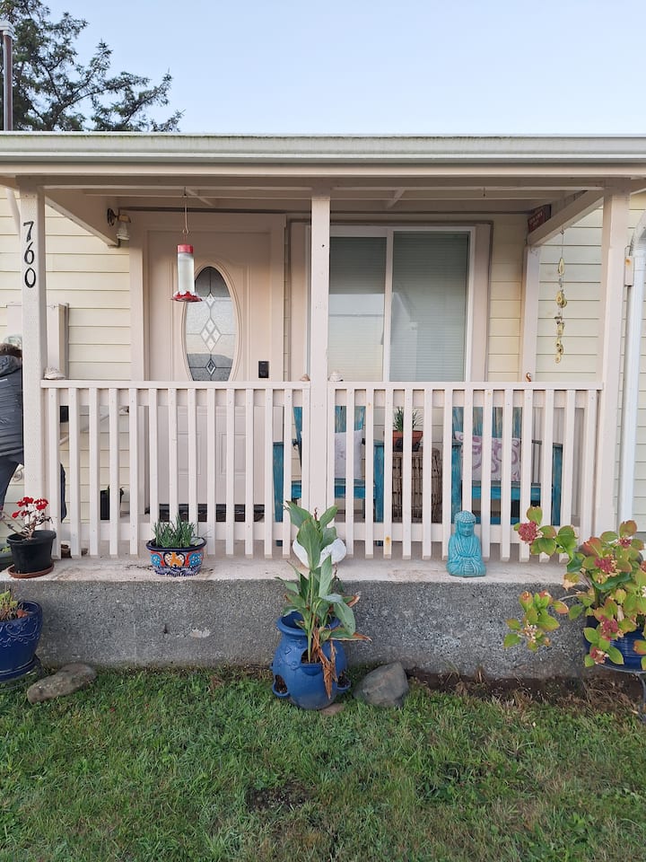 Cozy Beach House-walk To Beach, Pier & Lighthouse - Crescent City, CA