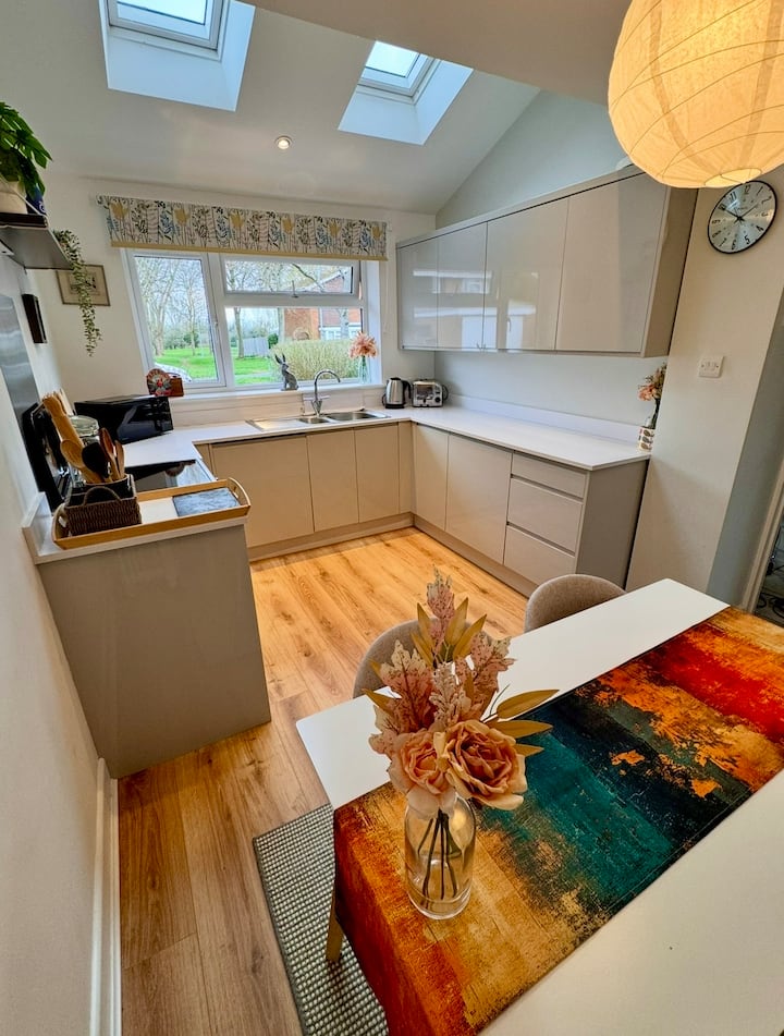 Leisure | Contractor & Business Stay | Parking M.k - Stadium MK