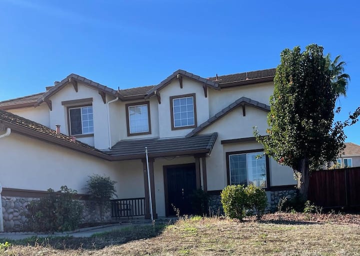 Room For Rent In A Quiet Neighborhood - Brentwood, CA