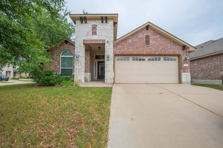 Modern Cedar Park Home | King Bed - Leander, TX