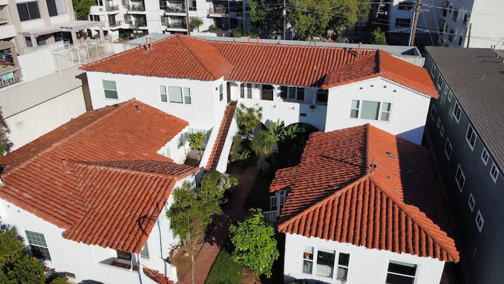 A Walkable Music-themed Escape Near Downtown - Valencia Park - San Diego