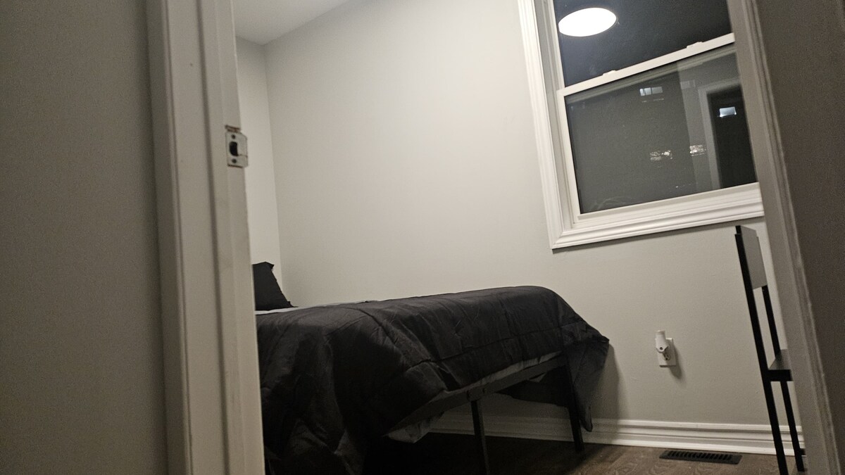 Affordable Private Room in Quiet Hamilton Home - Houses for Rent in ...