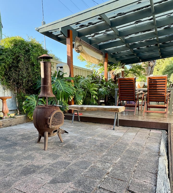 Sandy Daze - Retro Beach Relaxing - Inverloch