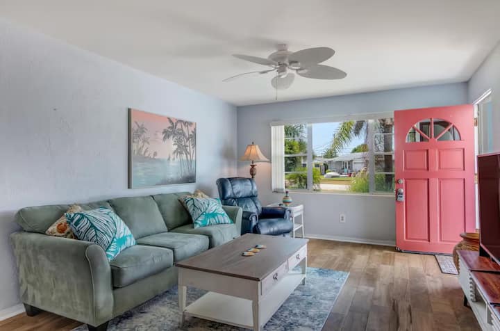 The Little Blue Pearl - Walk To The Beach! - Ormond Beach, FL