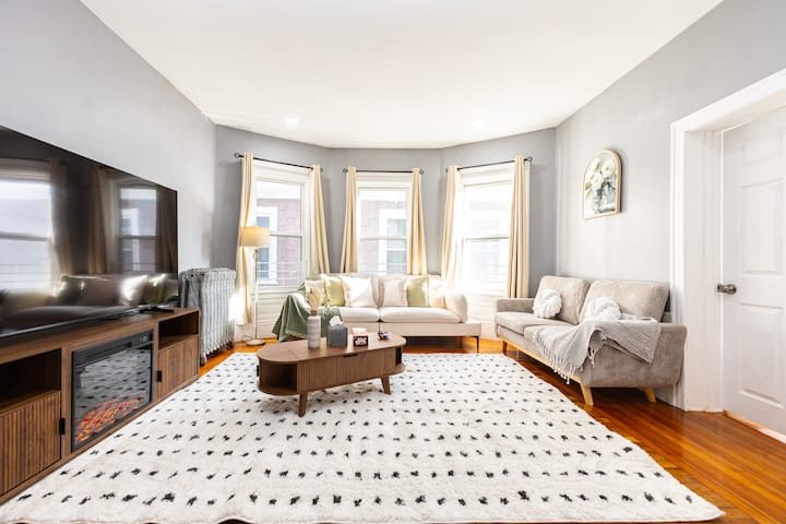 Elegant, Spacious 3bd/1ba In Boston - Quincy, MA