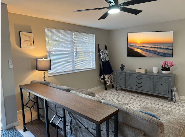 Sweet & Salty Sunshine Retreat - Venice, FL