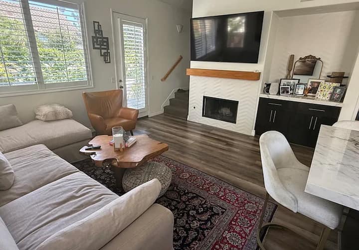 Luxury Finishes, Gated Area. Cul-de-sac & Private - 河濱市