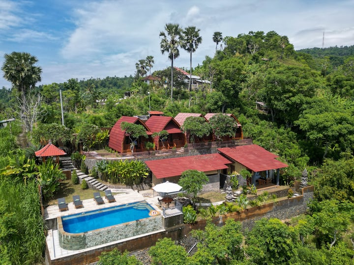 Secluded Bungalow W Ocean, Mountain & Valley Views - Seraya