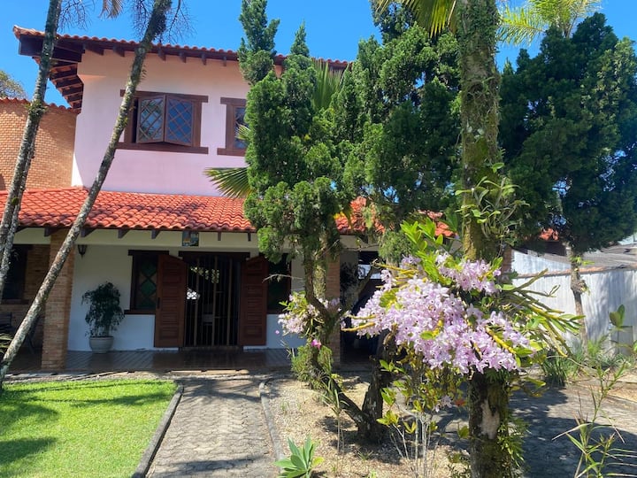 Casa Ampla E Charmosa Em Praia Do Capricórnio - Caraguatatuba