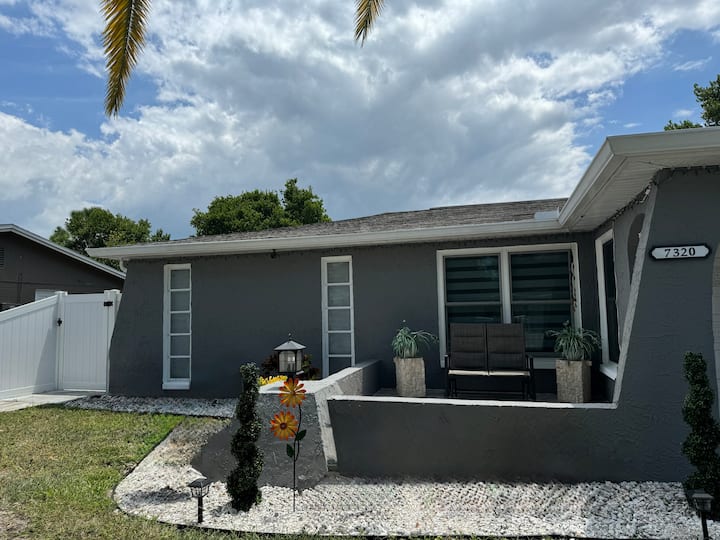 Kalma Luxe Residence - New Port Richey, FL