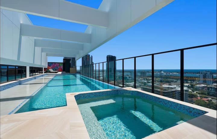 Luxurious Hotel Stay 2br Gold Coast | Rooftop Pool - Surfers Paradise