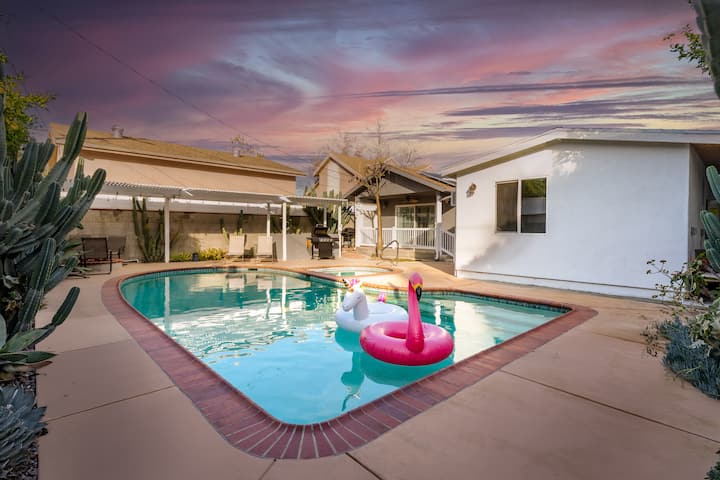 Luxury 5br Retreat | Pool & Spa | Near Universal - Burbank, CA