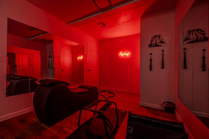 Adults Only Romantic Kink Theme Getaway In Okc - Bricktown - Oklahoma City