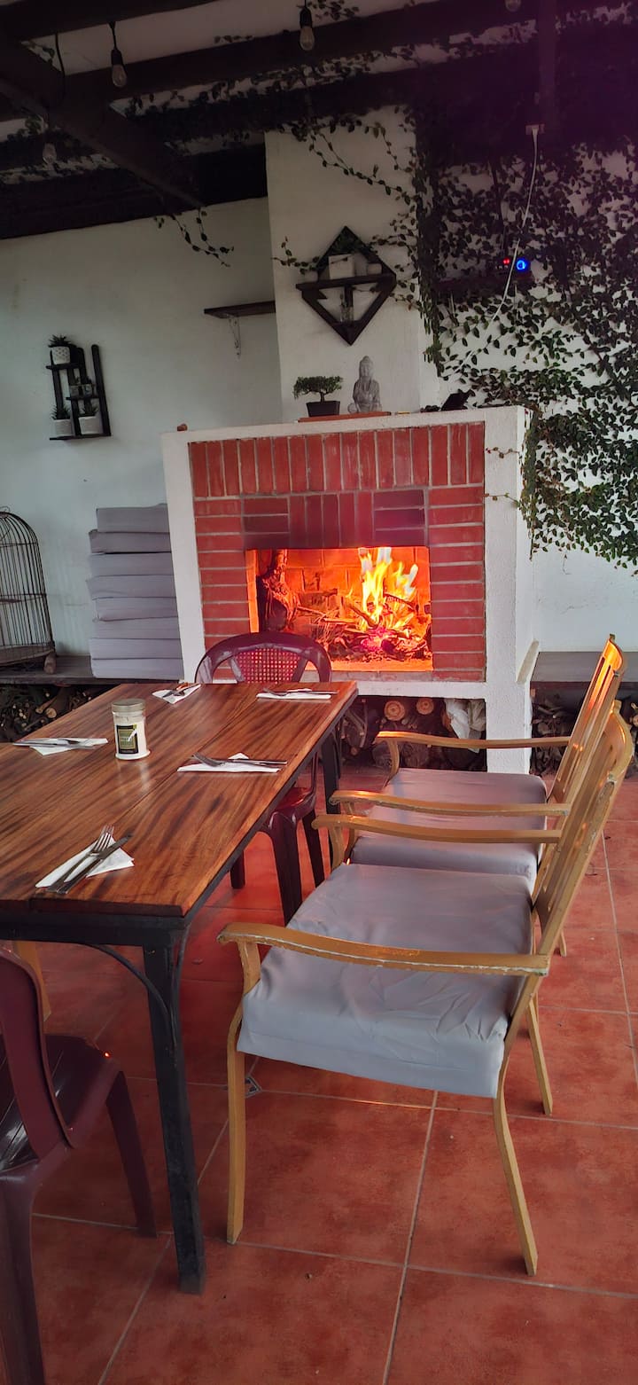 Rural Escape. Sunroom W/fire, Pet Pigs & Parrots. - Almolonga