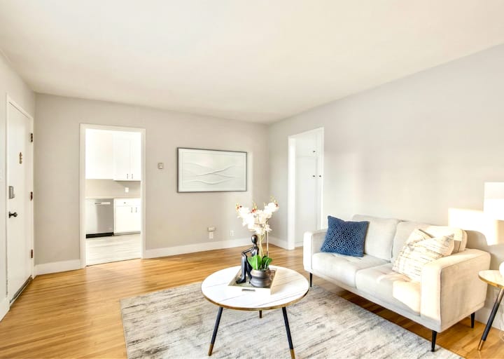 Willow Glen | Wfh Monitors+wifi | 5 Min Caltrain! - Santa Clara, CA