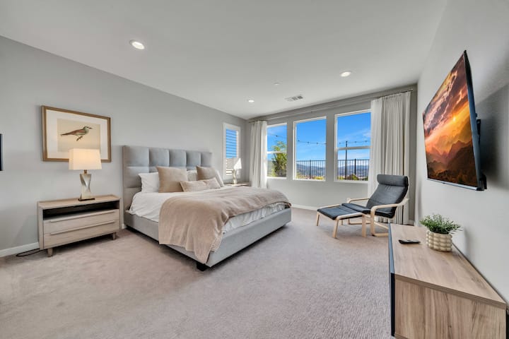 Sleek 4br/3ba｜home Office｜community Pool S#42174 - Santa Clarita, CA