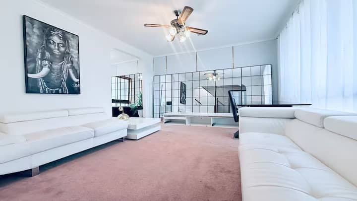 Mylux Hidden Secret. Private Luxury Stay. 8 Guests - Werribee