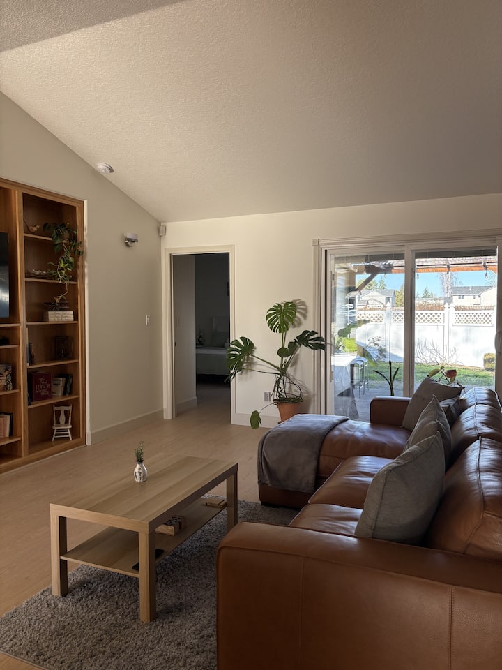 "The Nest" Spacious 3 Bedroom 4 Bed Home. - Salem, OR