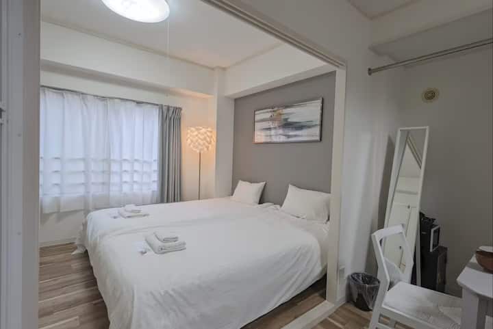 【連泊割引】洋室ツイン｜神戸三ノ宮駅から10分｜wifi・tv・洗濯機完備｜ キッチン付｜ 2名様 - Kobe