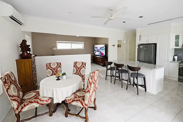 Comfortable 2br&ac Kitchen/ultra-largetv+parking - Logan Village