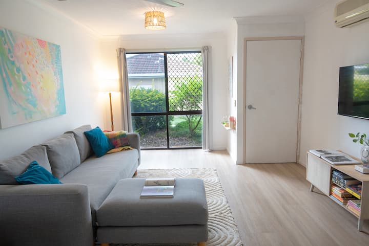 Coastal Hideaway – Pool & Chill - Caloundra