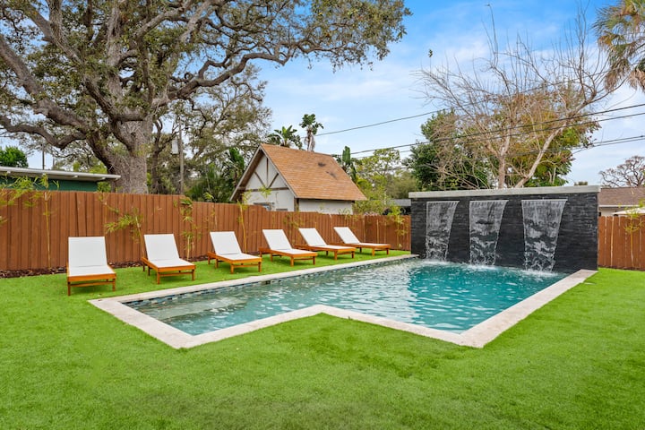 St. Pete Modern Oasis, Minutes To The Beach! - Madeira Beach, FL