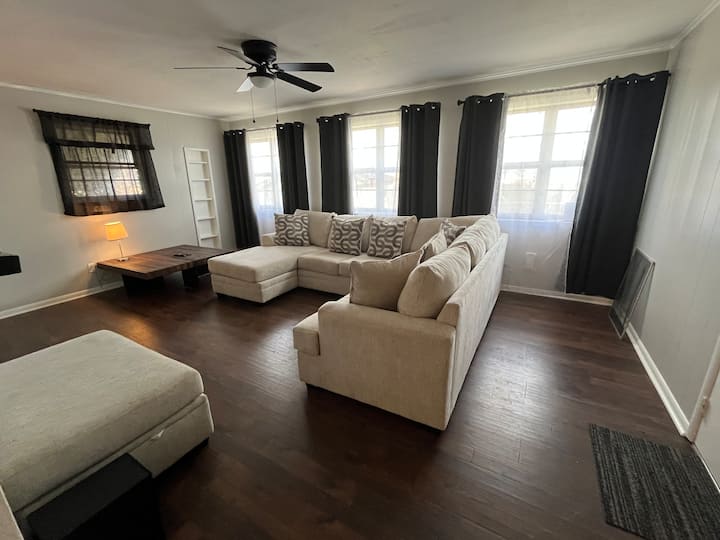 Modern 3-bed Home Fire Pit ½ Mile To Rose District - Broken Arrow, OK