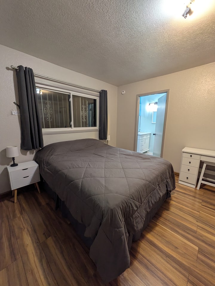 Master Bedroom With Private En Suite - Albuquerque, NM